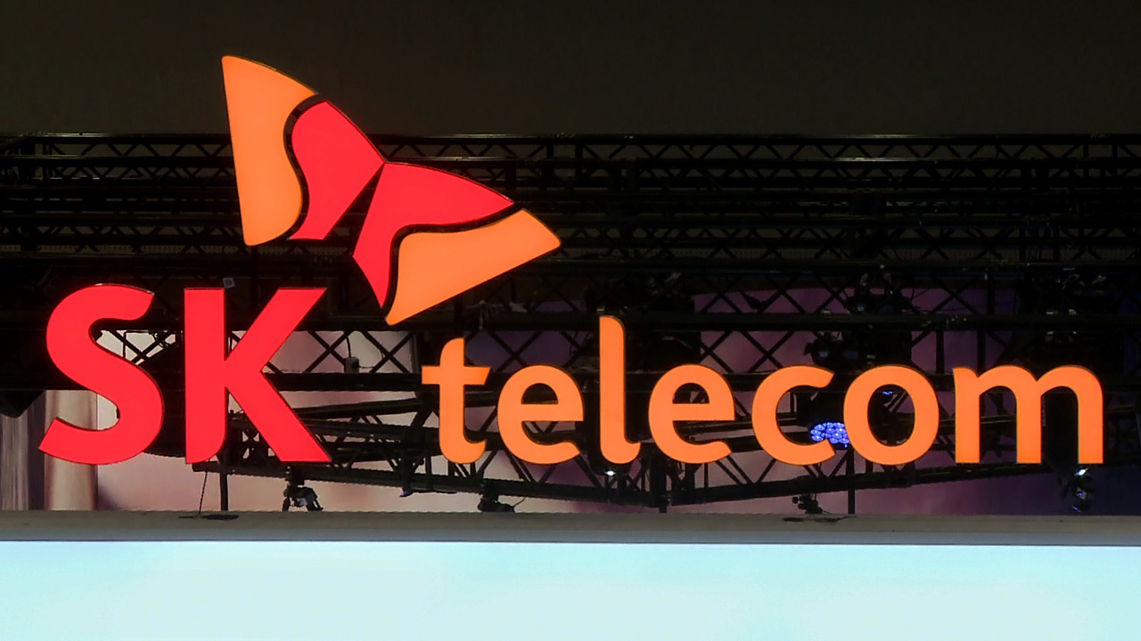 SK텔레콤, 첫 40% 붕괴…주가가 왜 이래? [기업 백브리핑] - SBS Biz